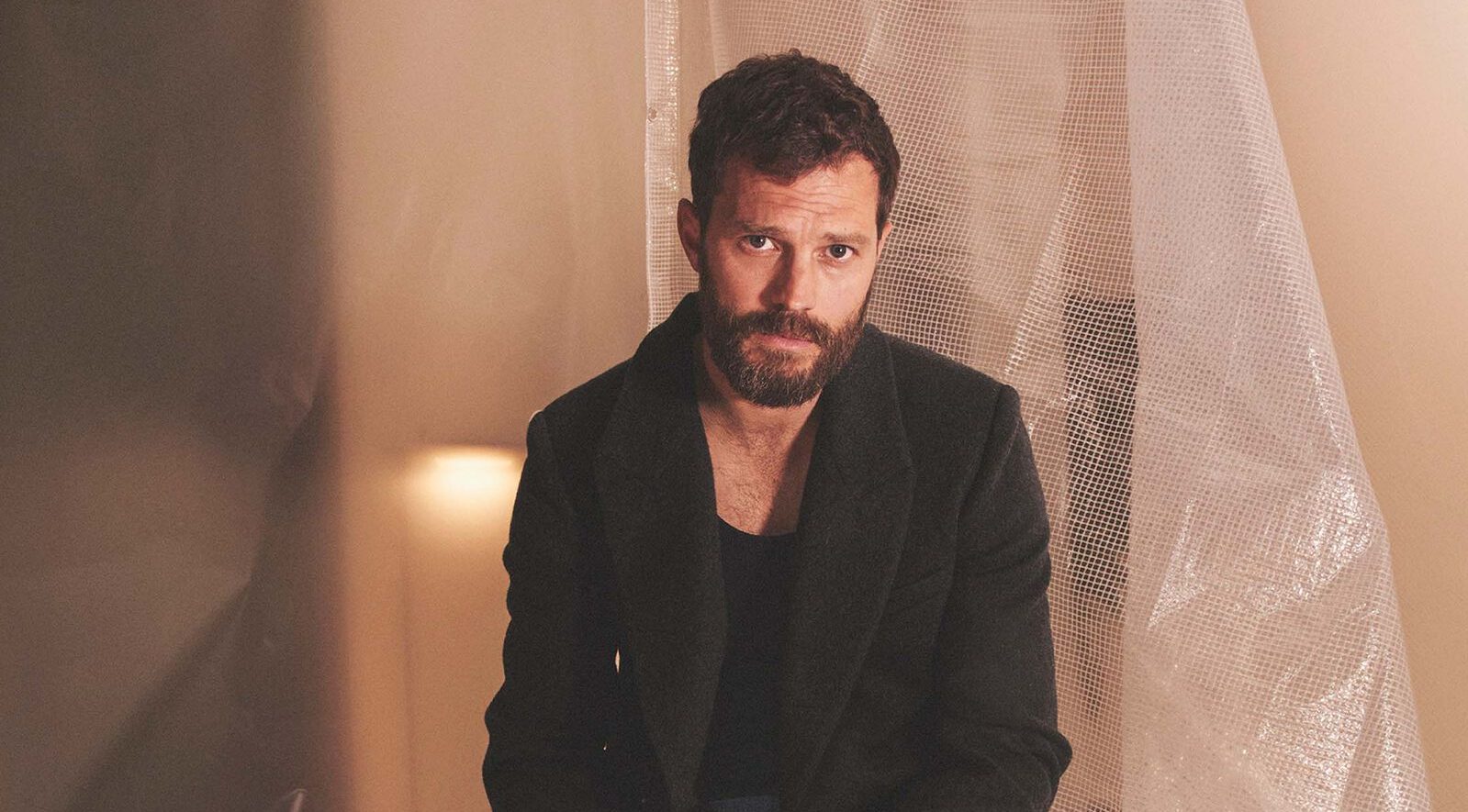 Jamie Dornan y Omar Apollo son los protagonistas de la nueva campaña de ...